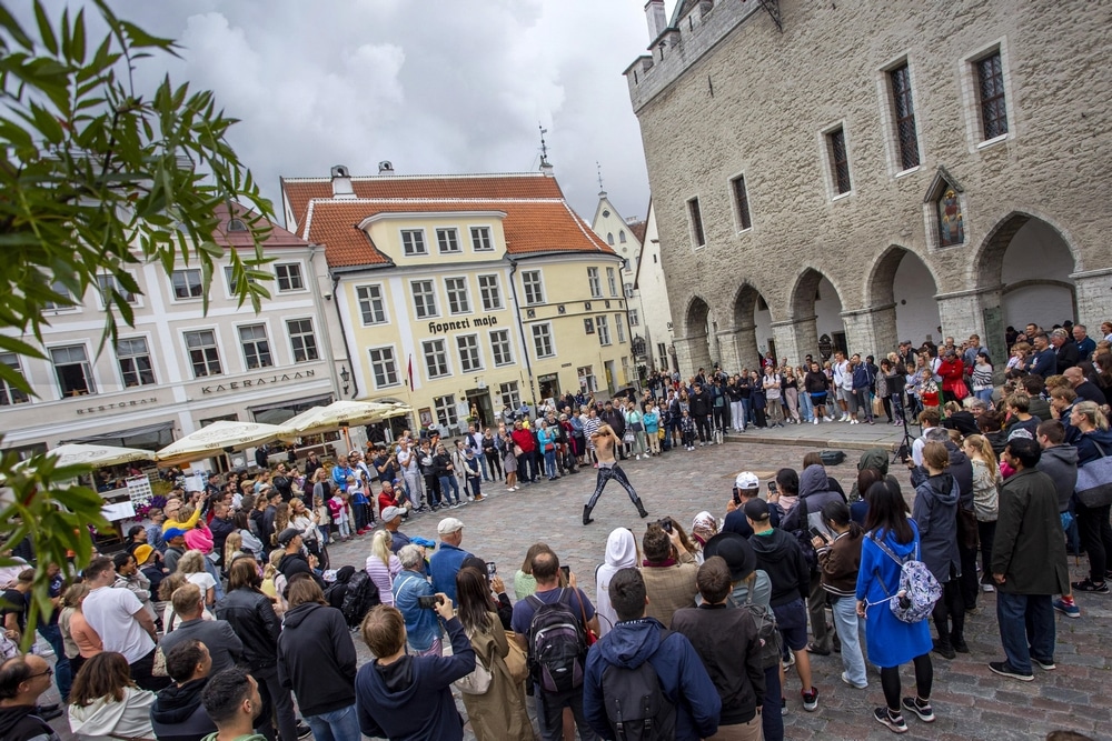 TALLINN FRINGE FESTIVAL 2025 PROGRAMMI AVALÖÖK: EES OOTAB KUU JAGU ...